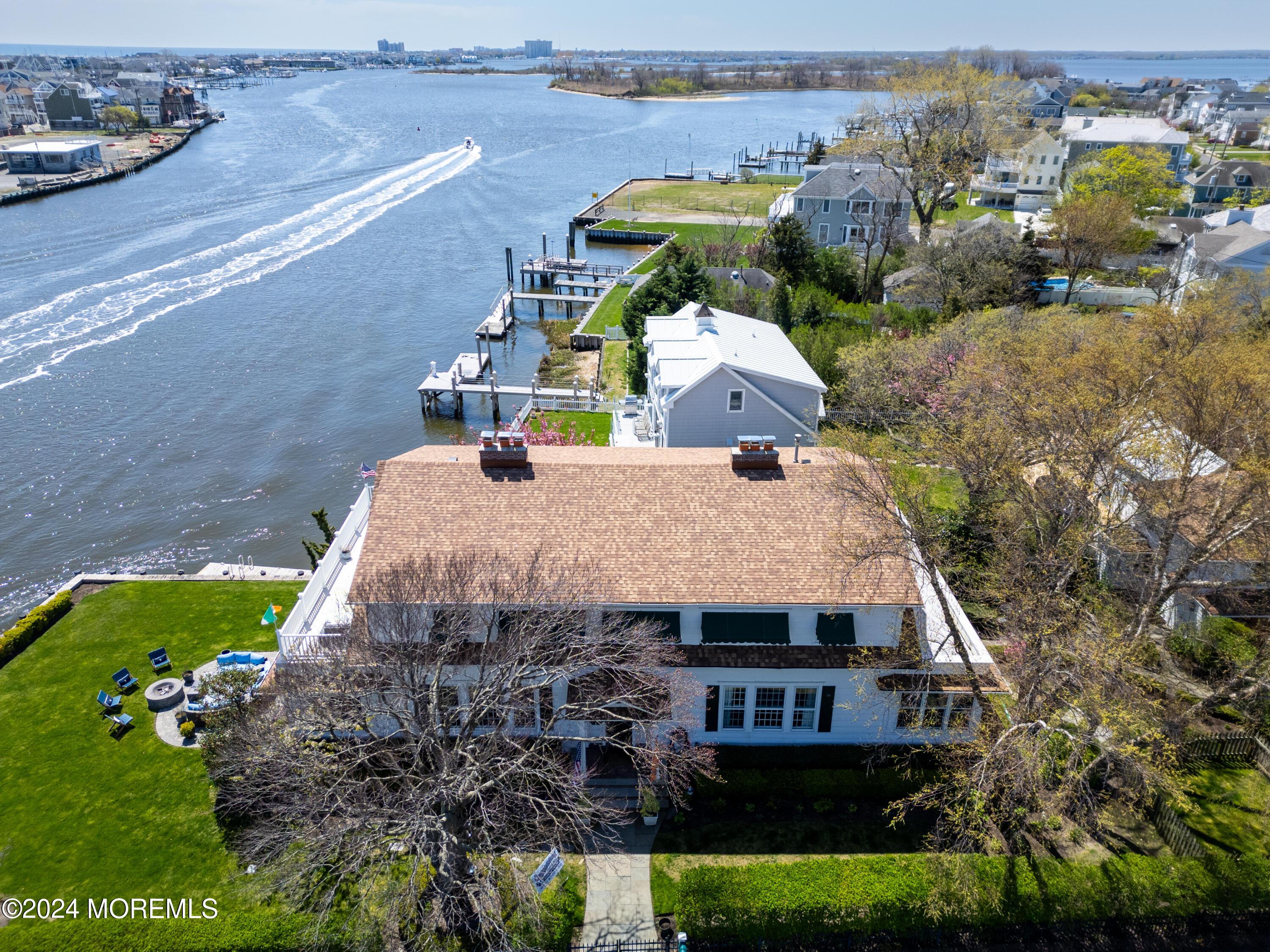 1 Washington Avenue, Rumson, NJ - lhrmls-02154420 - Beach-Homes.com