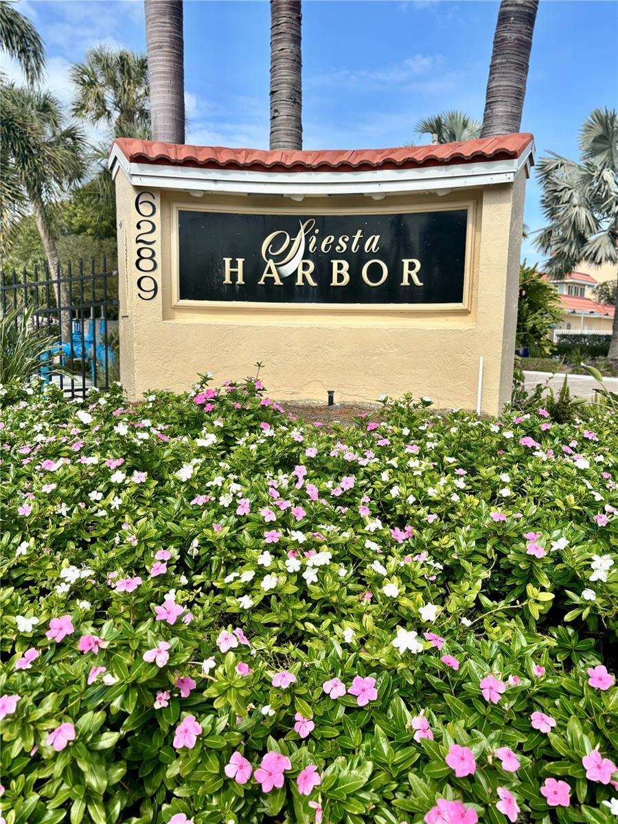 1250 N PORTOFINO DRIVE, SARASOTA, FL - lhrmls-01950609 - Beach-Homes.com